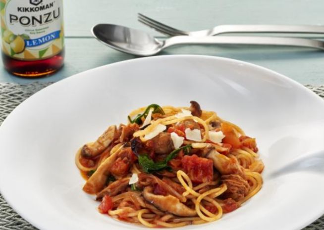 ΣΠΑΓΓΕΤΙ ΜΕ PONZU SAUCE, ΤΟΝΟ & ΜΑΝΙΤΑΡΙΑ – Learn to Wok