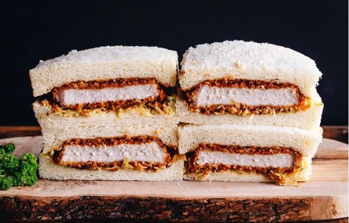 ΙΑΠΩΝΙΚΟ SANDWICH ΜΕ BULLDOG TONKATSU SAUCE – Learn to Wok